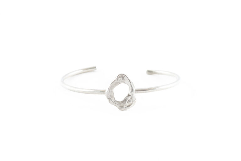 PELVIS BONE BRACELET S/S - The Georgia O'Keeffe Museum